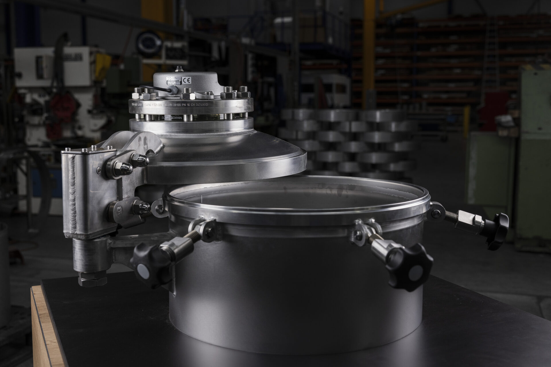 Mechanical lifting / pivoting hinge - zimmerlin GmbH Edelstahl-Technik